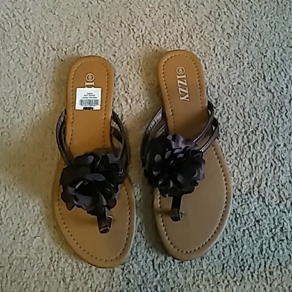 Izzy | Shoes | Izzy Sandals | Poshmark